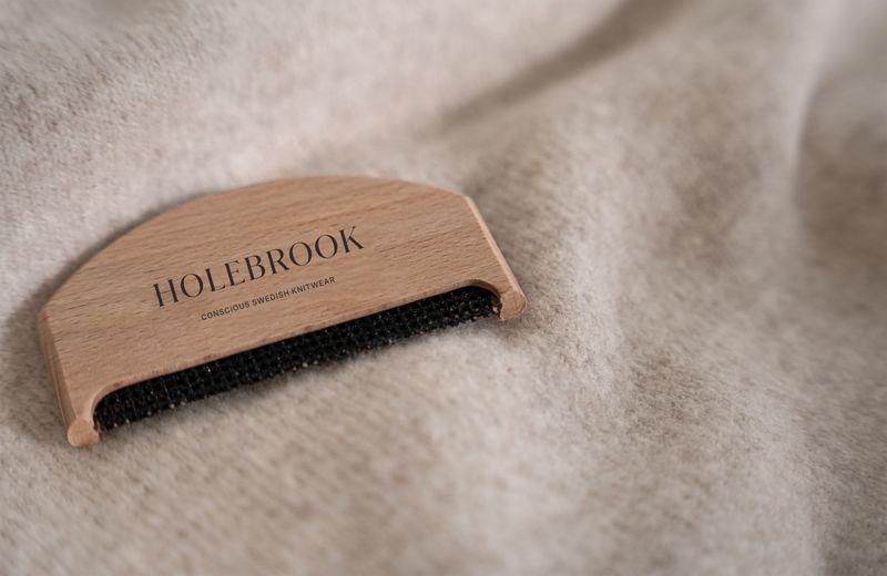 How to remove pilling with a pilling comb | Care Guide |Holebrook